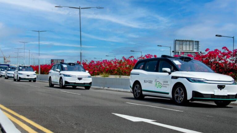 Baidu's Apollo Go robotaxi hits 300,000 weekly rides as service expands ...